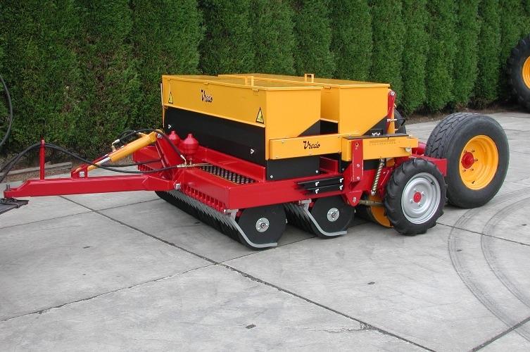 Причіпна сівалка з колесами для газонної трави